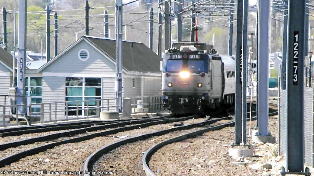 AMTRAK Engine 916